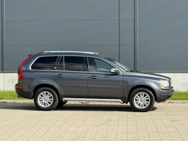 Grey Volvo XC90 2008 in Riga, with an engine capacity of 2.40 L and mileage of 241 thousand km for 7200 €, photo 7 on AUTOMOTO.COM.LV