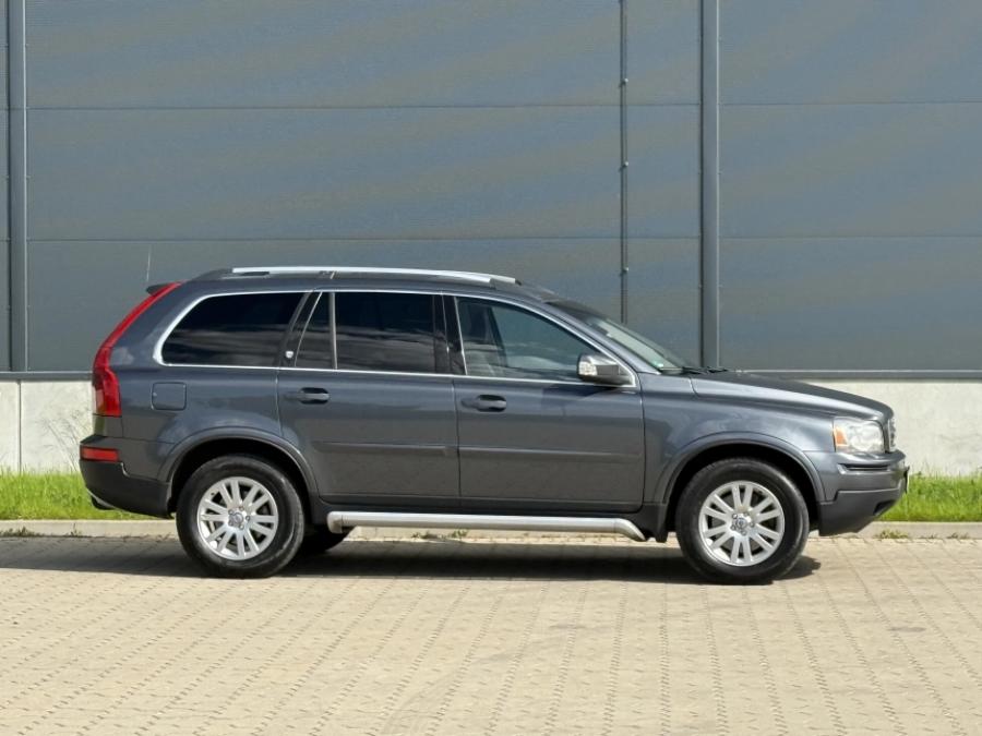 Grey Volvo XC90 2008 in Riga, with an engine capacity of 2.40 L and mileage of 241 thousand km for 7200 €, photo 8 on AUTOMOTO.COM.LV
