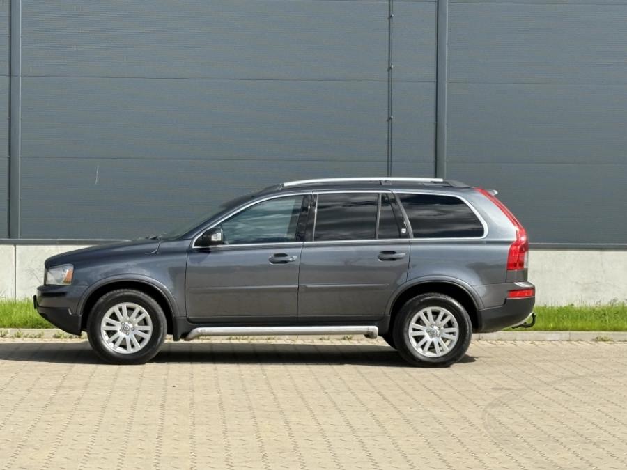 Grey Volvo XC90 2008 in Riga, with an engine capacity of 2.40 L and mileage of 241 thousand km for 7200 €, photo 9 on AUTOMOTO.COM.LV