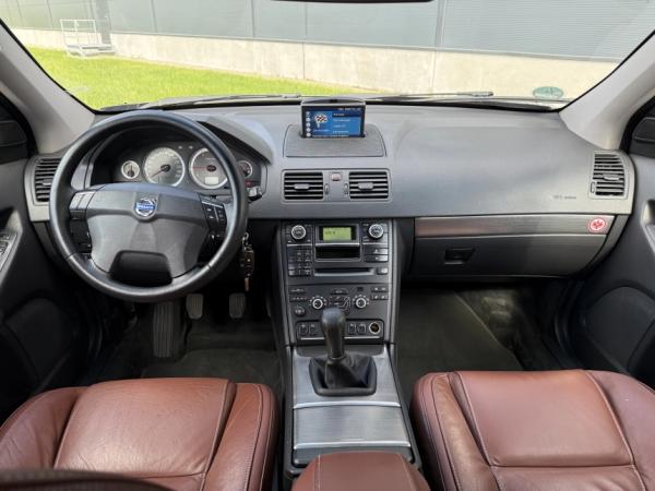Grey Volvo XC90 2008 in Riga, with an engine capacity of 2.40 L and mileage of 241 thousand km for 7200 €, photo 9 on AUTOMOTO.COM.LV