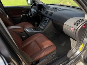 Grey Volvo XC90 2008 in Riga, with an engine capacity of 2.40 L and mileage of 241 thousand km for 7200 €, photo 12 on AUTOMOTO.COM.LV