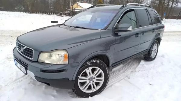 Grey Volvo XC90 2008 in Riga, with an engine capacity of 2.40 L and mileage of 370 thousand km for 6490 €, photo 4 on AUTOMOTO.COM.LV