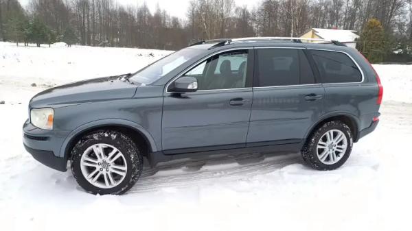 Grey Volvo XC90 2008 in Riga, with an engine capacity of 2.40 L and mileage of 370 thousand km for 6490 €, photo 5 on AUTOMOTO.COM.LV