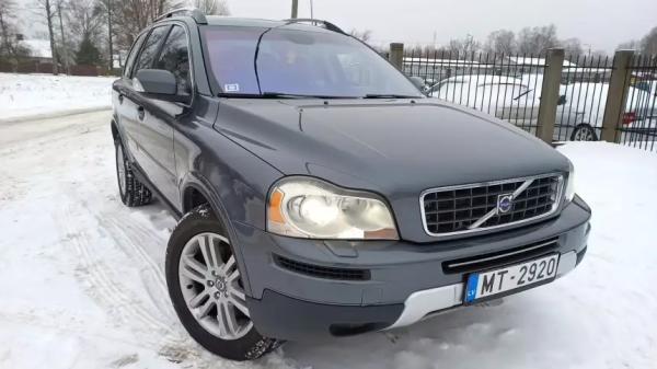Grey Volvo XC90 2008 in Riga, with an engine capacity of 2.40 L and mileage of 370 thousand km for 6490 €, photo 9 on AUTOMOTO.COM.LV