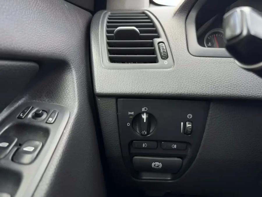 Pelēks Volvo XC90 2008 Rīga, ar dzinēja tilpumu 0.00 L un nobraukumu 344 tūkst. km par 4490 €, foto 24 vietnē AUTOMOTO.COM.LV