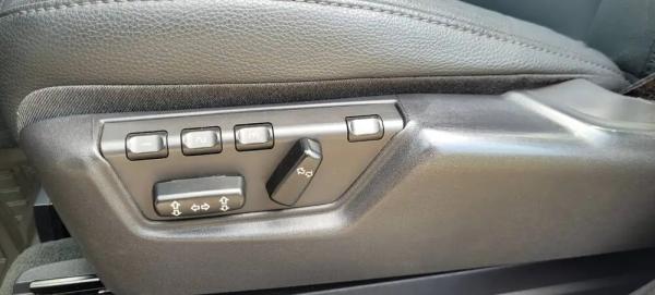 Pelēks Volvo XC90 2008 Rīga, ar dzinēja tilpumu 2.40 L un nobraukumu 237 tūkst. km par 7700 €, foto 5 vietnē AUTOMOTO.COM.LV