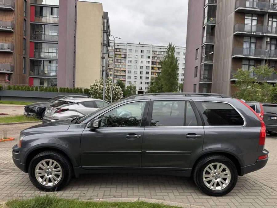 Grey Volvo XC90 2008 in Riga, with an engine capacity of 2.40 L and mileage of 364 thousand km for 5990 €, photo 6 on AUTOMOTO.COM.LV