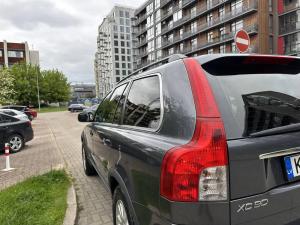 Grey Volvo XC90 2008 in Riga, with an engine capacity of 2.40 L and mileage of 364 thousand km for 5990 €, photo 8 on AUTOMOTO.COM.LV