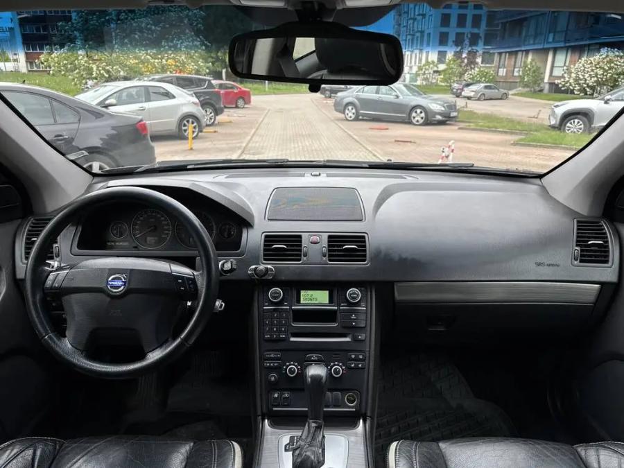 Grey Volvo XC90 2008 in Riga, with an engine capacity of 2.40 L and mileage of 364 thousand km for 5990 €, photo 15 on AUTOMOTO.COM.LV