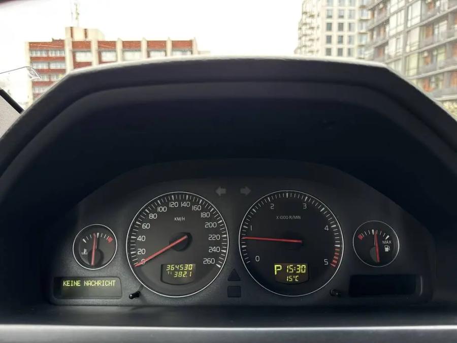 Grey Volvo XC90 2008 in Riga, with an engine capacity of 2.40 L and mileage of 364 thousand km for 5990 €, photo 25 on AUTOMOTO.COM.LV