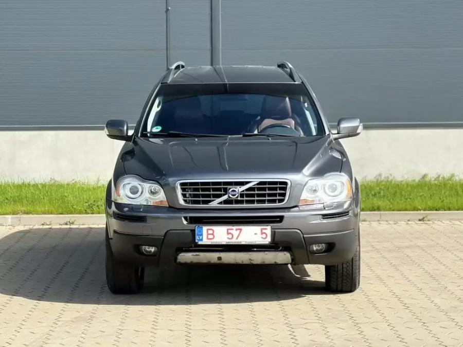 Grey Volvo XC90 2008 in Riga, with an engine capacity of 2.40 L and mileage of 241 thousand km for 4000 €, photo 4 on AUTOMOTO.COM.LV