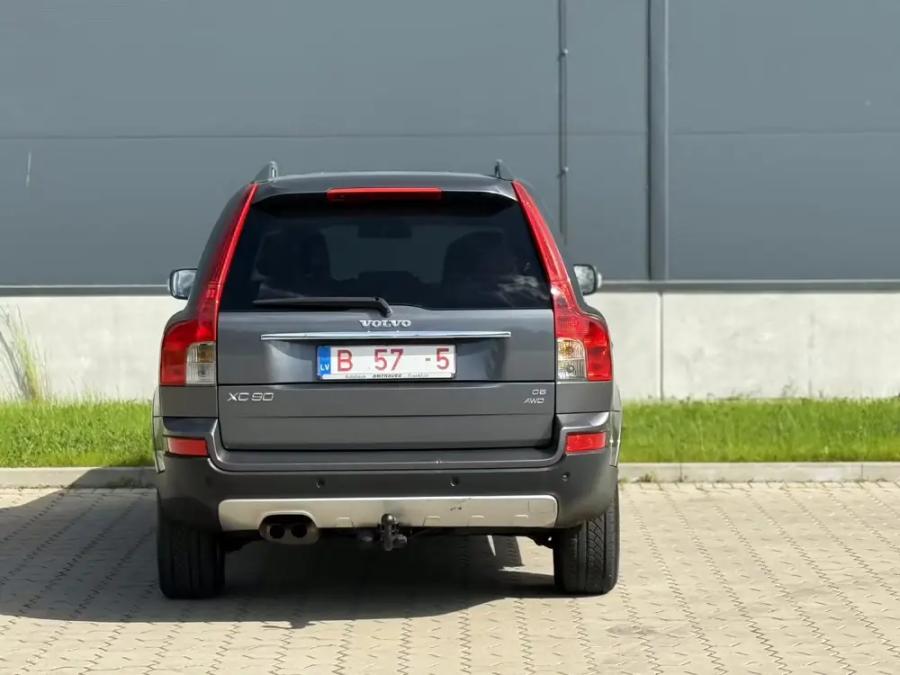 Grey Volvo XC90 2008 in Riga, with an engine capacity of 2.40 L and mileage of 241 thousand km for 4000 €, photo 7 on AUTOMOTO.COM.LV