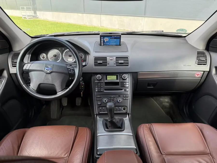 Grey Volvo XC90 2008 in Riga, with an engine capacity of 2.40 L and mileage of 241 thousand km for 4000 €, photo 10 on AUTOMOTO.COM.LV