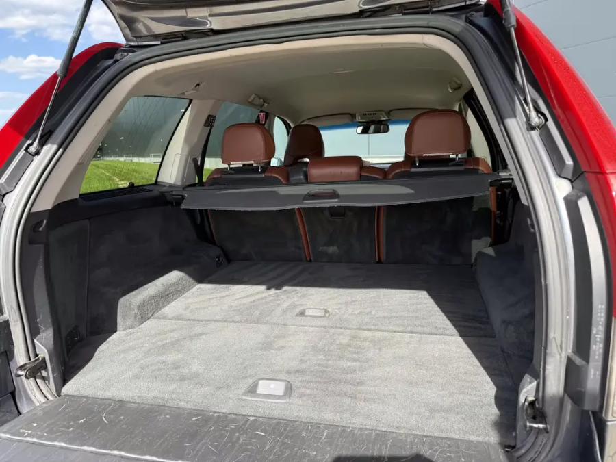 Grey Volvo XC90 2008 in Riga, with an engine capacity of 2.40 L and mileage of 241 thousand km for 4000 €, photo 14 on AUTOMOTO.COM.LV