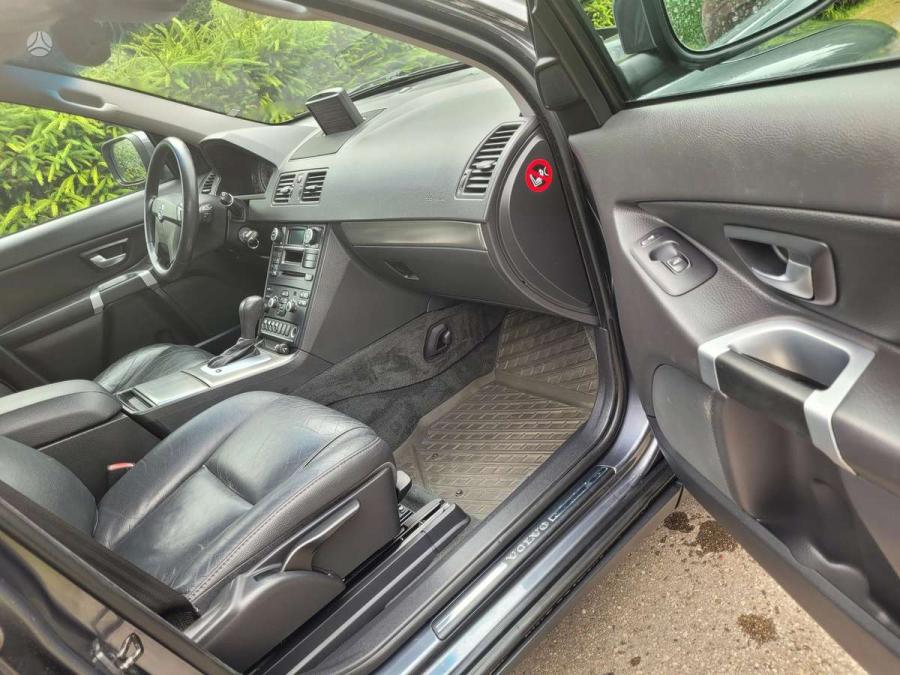 Pelēks Volvo XC90 2008 Vilkaviškis, ar dzinēja tilpumu 2.40 L un nobraukumu 328 tūkst. km par 6500 €, foto 5 vietnē AUTOMOTO.COM.LV