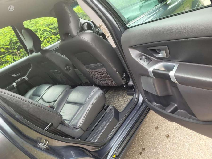 Pelēks Volvo XC90 2008 Vilkaviškis, ar dzinēja tilpumu 2.40 L un nobraukumu 328 tūkst. km par 6500 €, foto 8 vietnē AUTOMOTO.COM.LV