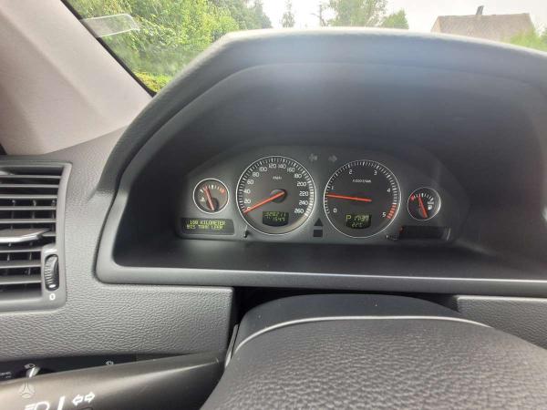 Pelēks Volvo XC90 2008 Vilkaviškis, ar dzinēja tilpumu 2.40 L un nobraukumu 328 tūkst. km par 6500 €, foto 10 vietnē AUTOMOTO.COM.LV