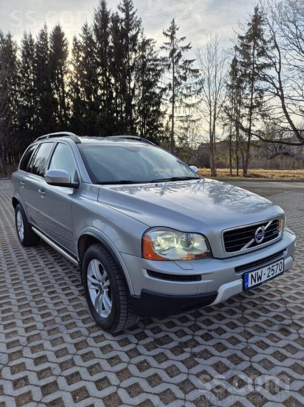 Grey Volvo XC90 2008 in Cesis, with an engine capacity of 2.40 L and mileage of 220 thousand km for 7550 €, photo 2 on AUTOMOTO.COM.LV