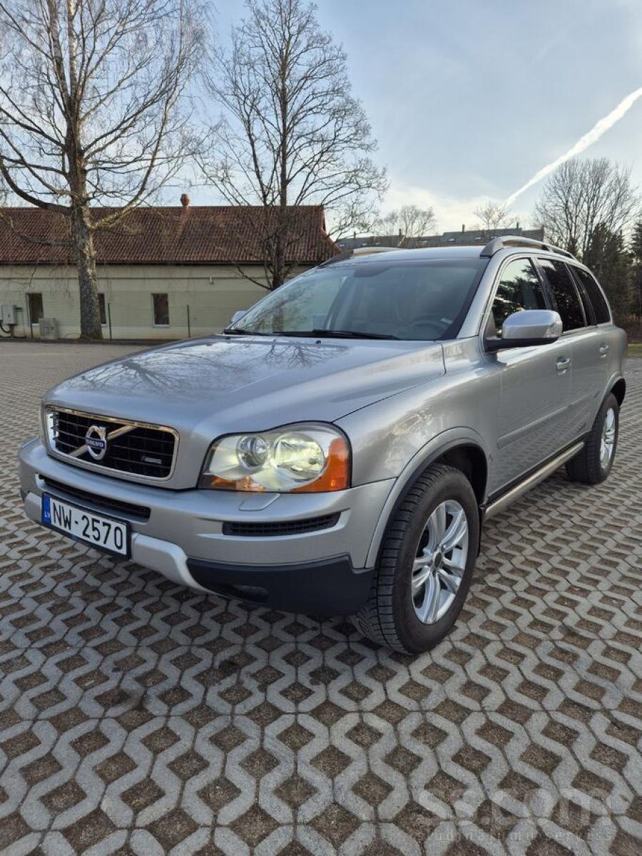 Grey Volvo XC90 2008 in Cesis, with an engine capacity of 2.40 L and mileage of 220 thousand km for 7550 €, photo 1 on AUTOMOTO.COM.LV