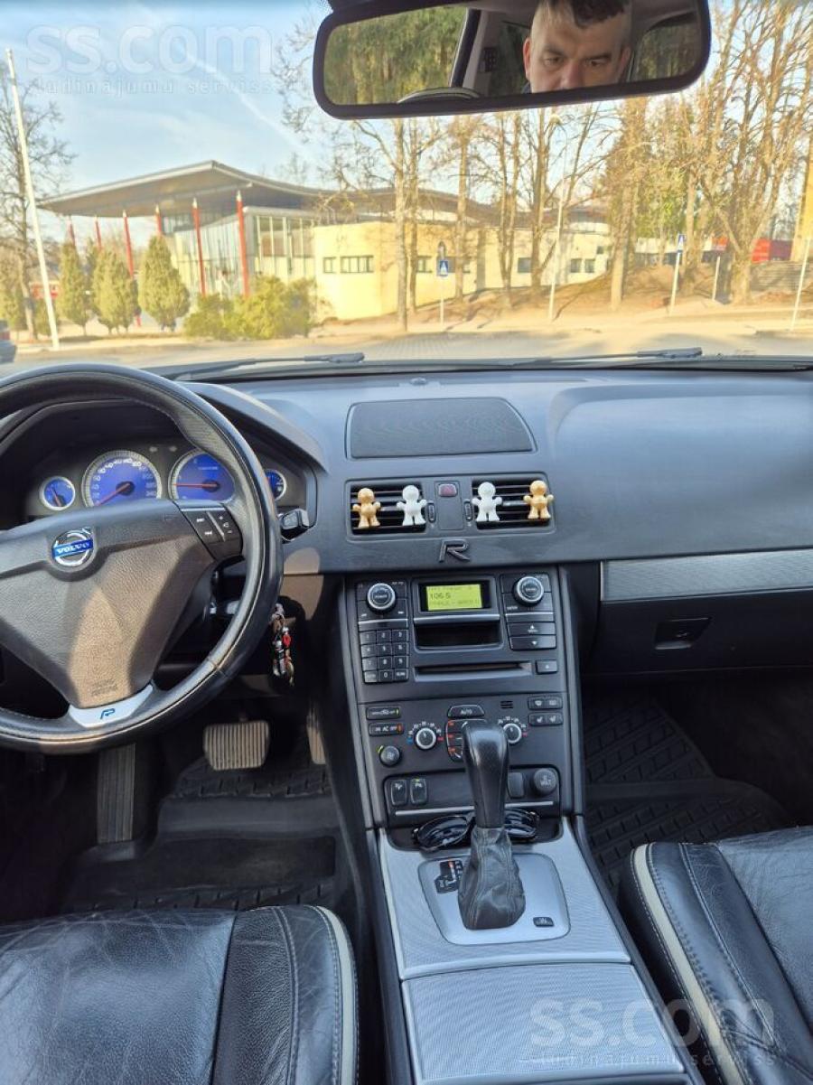 Grey Volvo XC90 2008 in Cesis, with an engine capacity of 2.40 L and mileage of 220 thousand km for 7550 €, photo 7 on AUTOMOTO.COM.LV
