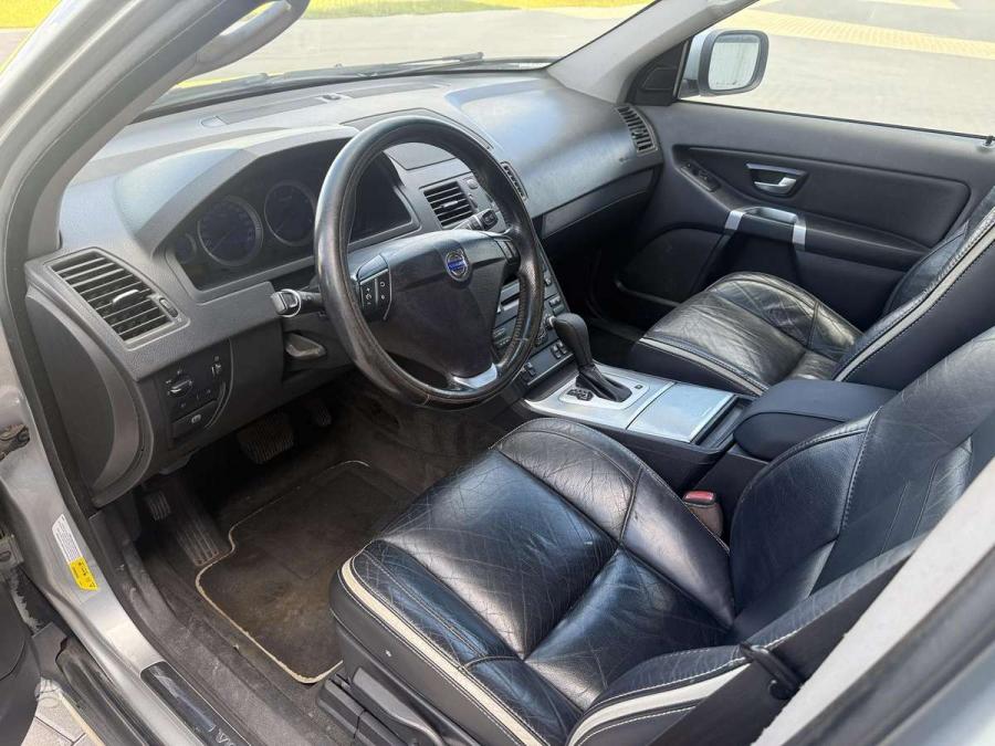 Pelēks Volvo XC90 2008 Šauļi, ar dzinēja tilpumu 2.40 L un nobraukumu 240 tūkst. km par 4950 €, foto 10 vietnē AUTOMOTO.COM.LV