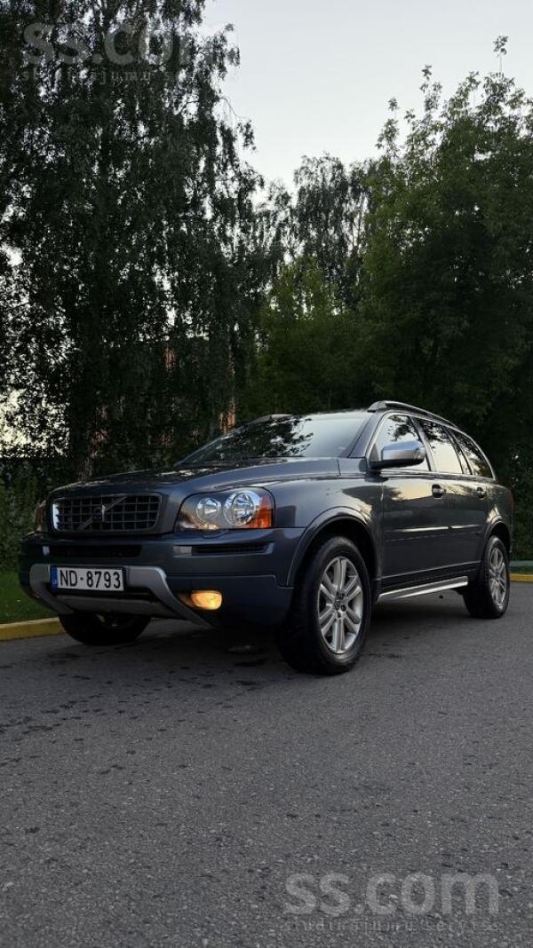 Pelēks Volvo XC90 2008 Rīga, ar dzinēja tilpumu 2.40 L un nobraukumu 289 tūkst. km par 3350 €, foto 1 vietnē AUTOMOTO.COM.LV
