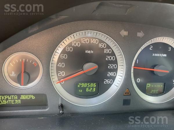 Pelēks Volvo XC90 2008 Tukums, ar dzinēja tilpumu 2.40 L un nobraukumu 0 tūkst. km par 3500 €, foto 6 vietnē AUTOMOTO.COM.LV