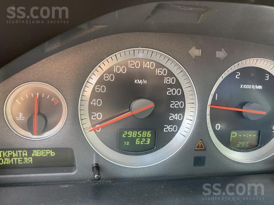 Pelēks Volvo XC90 2008 Tukums, ar dzinēja tilpumu 2.40 L un nobraukumu 0 tūkst. km par 3500 €, foto 7 vietnē AUTOMOTO.COM.LV