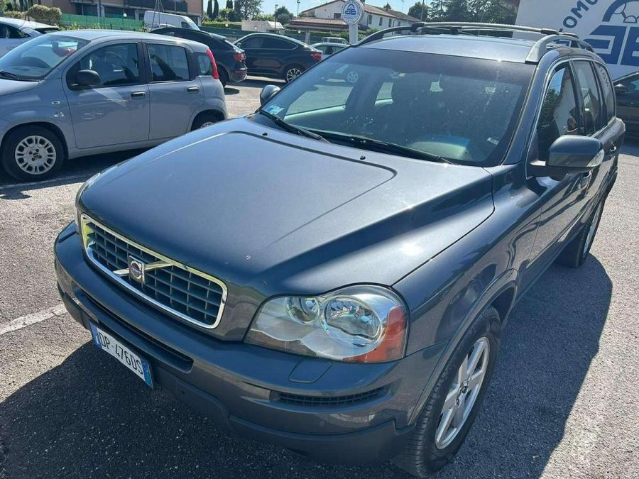 Pelēks Volvo XC90 2008 Šauļi, ar dzinēja tilpumu 2.40 L un nobraukumu 300 tūkst. km par 4350 €, foto 3 vietnē AUTOMOTO.COM.LV