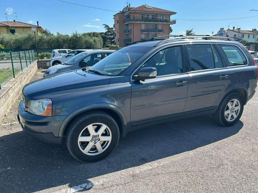 Pelēks Volvo XC90 2008 Šauļi, ar dzinēja tilpumu 2.40 L un nobraukumu 300 tūkst. km par 4350 €, foto 4 vietnē AUTOMOTO.COM.LV