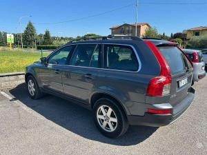 Pelēks Volvo XC90 2008 Šauļi, ar dzinēja tilpumu 2.40 L un nobraukumu 300 tūkst. km par 4350 €, foto 6 vietnē AUTOMOTO.COM.LV