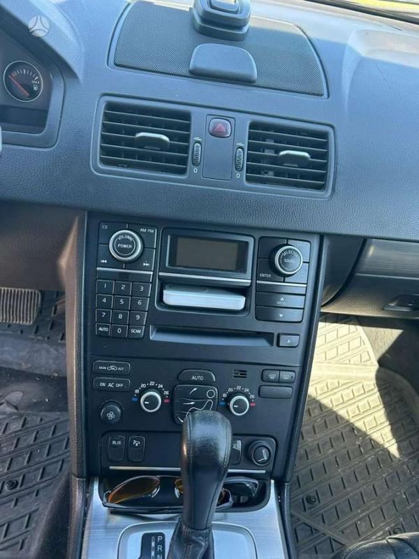 Pelēks Volvo XC90 2008 Šauļi, ar dzinēja tilpumu 2.40 L un nobraukumu 300 tūkst. km par 4350 €, foto 9 vietnē AUTOMOTO.COM.LV