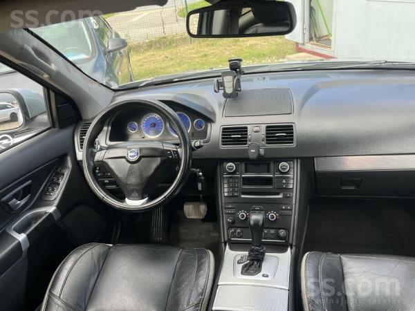 Grey Volvo XC90 2008 in Valmiera, with an engine capacity of 2.40 L and mileage of 0 thousand km for 4900 €, photo 7 on AUTOMOTO.COM.LV