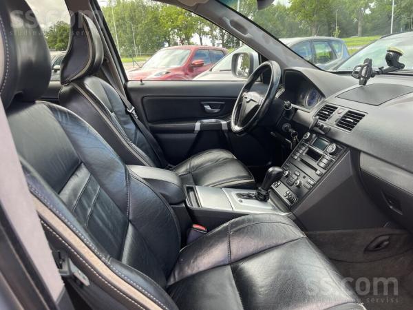 Grey Volvo XC90 2008 in Valmiera, with an engine capacity of 2.40 L and mileage of 0 thousand km for 4900 €, photo 8 on AUTOMOTO.COM.LV