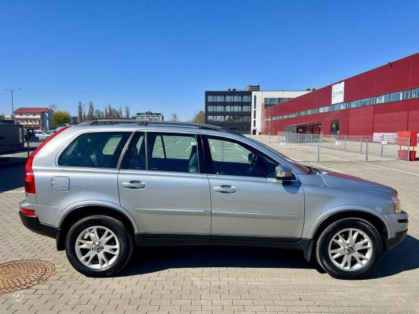 Grey Volvo XC90 2008 in Kaunas, with an engine capacity of 2.40 L and mileage of 323 thousand km for 6890 €, photo 7 on AUTOMOTO.COM.LV