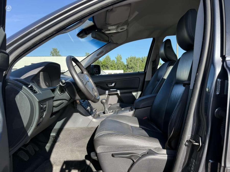 Pelēks Volvo XC90 2008 Utena, ar dzinēja tilpumu 2.40 L un nobraukumu 239 tūkst. km par 6950 €, foto 16 vietnē AUTOMOTO.COM.LV