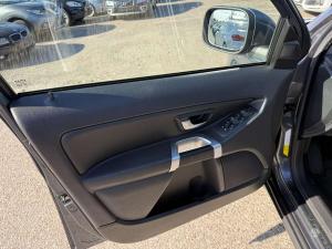Pelēks Volvo XC90 2008 Utena, ar dzinēja tilpumu 2.40 L un nobraukumu 239 tūkst. km par 6950 €, foto 18 vietnē AUTOMOTO.COM.LV