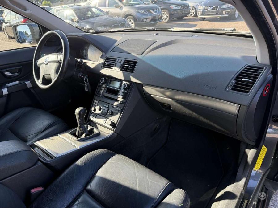 Pelēks Volvo XC90 2008 Utena, ar dzinēja tilpumu 2.40 L un nobraukumu 239 tūkst. km par 6950 €, foto 19 vietnē AUTOMOTO.COM.LV