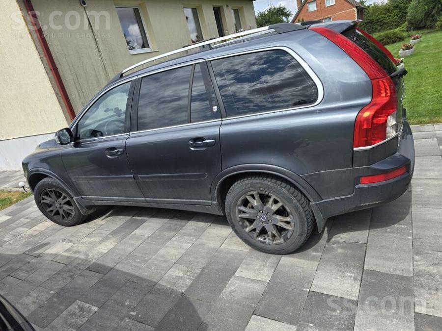 Pelēks Volvo XC90 2008 Dobele, ar dzinēja tilpumu 2.40 L un nobraukumu 303 tūkst. km par 5800 €, foto 4 vietnē AUTOMOTO.COM.LV