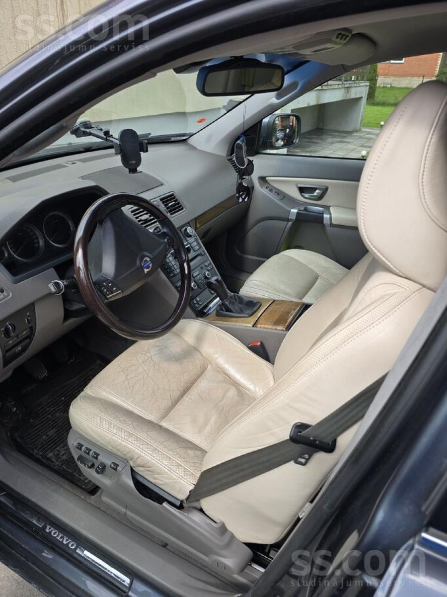 Pelēks Volvo XC90 2008 Dobele, ar dzinēja tilpumu 2.40 L un nobraukumu 303 tūkst. km par 5800 €, foto 6 vietnē AUTOMOTO.COM.LV