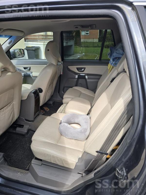 Grey Volvo XC90 2008 in Dobele, with an engine capacity of 2.40 L and mileage of 303 thousand km for 5800 €, photo 6 on AUTOMOTO.COM.LV