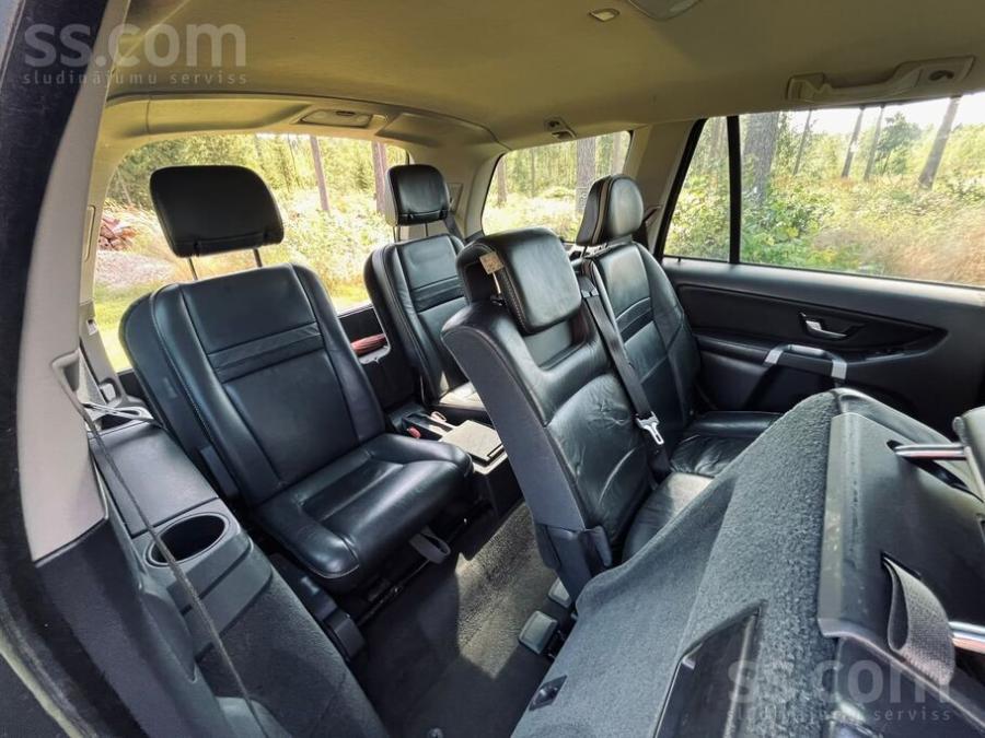 Pelēks Volvo XC90 2008 Rīga, ar dzinēja tilpumu 2.40 L un nobraukumu 343 tūkst. km par 5900 €, foto 11 vietnē AUTOMOTO.COM.LV