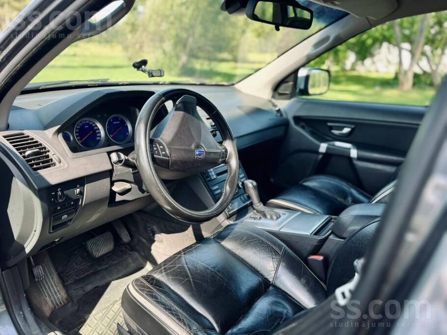 Pelēks Volvo XC90 2008 Rīga, ar dzinēja tilpumu 2.40 L un nobraukumu 343 tūkst. km par 5900 €, foto 12 vietnē AUTOMOTO.COM.LV