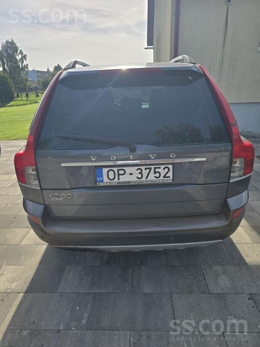 Grey Volvo XC90 2008 in Dobele, with an engine capacity of 2.40 L and mileage of 302 thousand km for 5500 €, photo 1 on AUTOMOTO.COM.LV