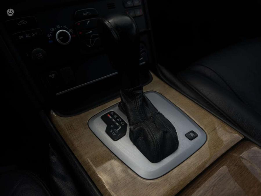 Pelēks Volvo XC90 2008 Klaipėda, ar dzinēja tilpumu 3.20 L un nobraukumu 211 tūkst. km par 5999 €, foto 17 vietnē AUTOMOTO.COM.LV