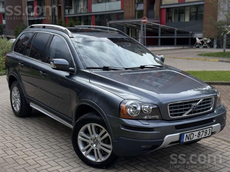 Grey Volvo XC90 2008 in Riga, with an engine capacity of 2.40 L and mileage of 299 thousand km for 4990 €, photo 1 on AUTOMOTO.COM.LV