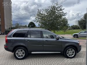 Grey Volvo XC90 2008 in Riga, with an engine capacity of 2.40 L and mileage of 299 thousand km for 4990 €, photo 3 on AUTOMOTO.COM.LV