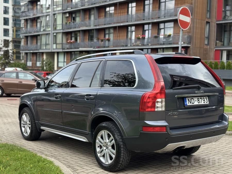 Grey Volvo XC90 2008 in Riga, with an engine capacity of 2.40 L and mileage of 299 thousand km for 4990 €, photo 5 on AUTOMOTO.COM.LV