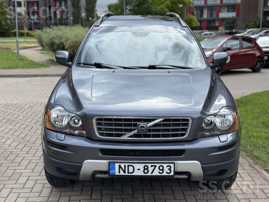Grey Volvo XC90 2008 in Riga, with an engine capacity of 2.40 L and mileage of 299 thousand km for 4990 €, photo 7 on AUTOMOTO.COM.LV