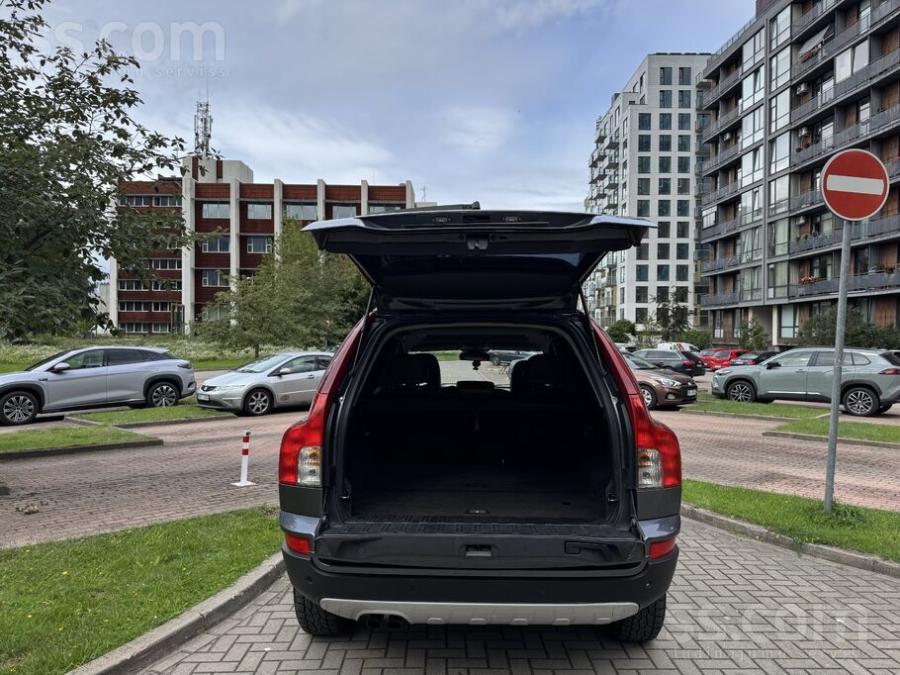 Grey Volvo XC90 2008 in Riga, with an engine capacity of 2.40 L and mileage of 299 thousand km for 4990 €, photo 9 on AUTOMOTO.COM.LV